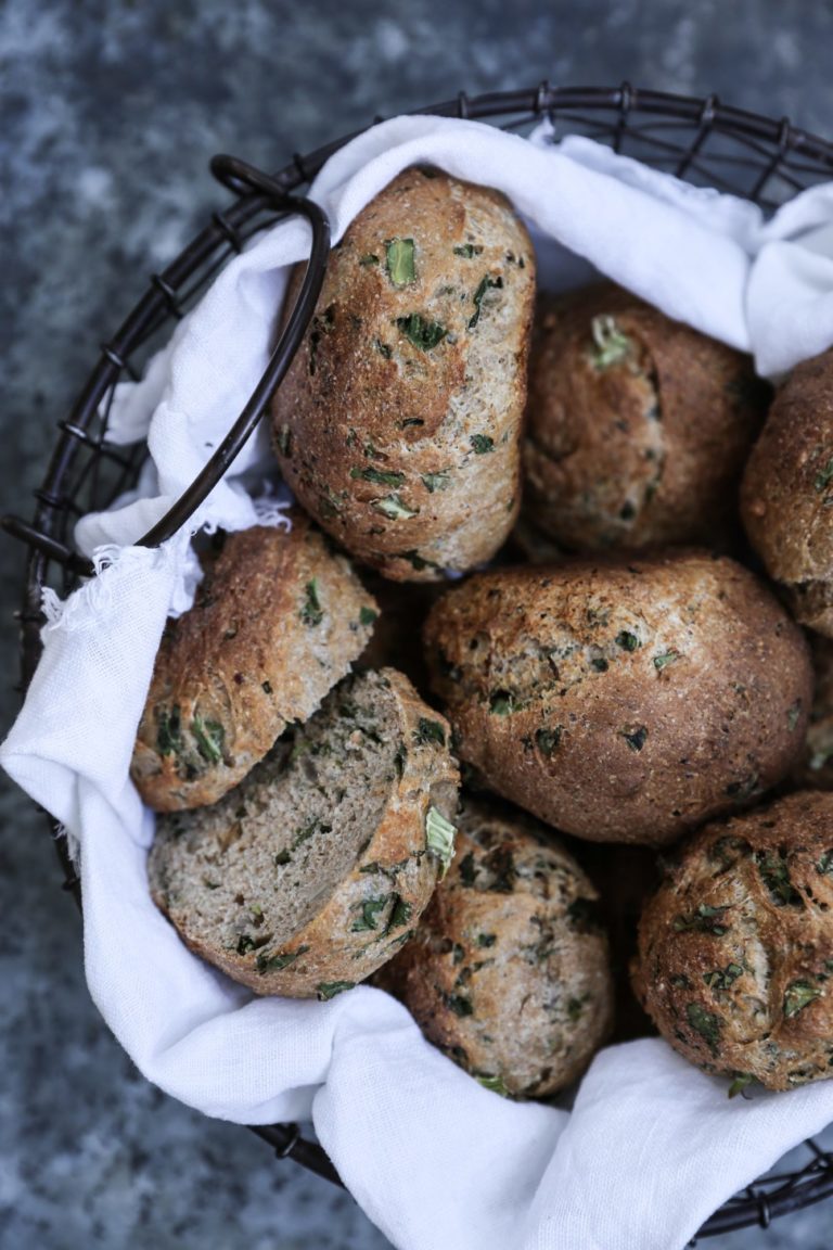ELTEFRIE RUNDSTYKKER | med gresskarfrø og spinat/grønnkål - Desiree ...