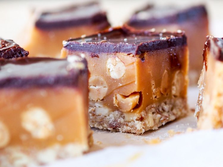 LcHf: Turkake med karamell og salte peanøtter - Desiree Andersen